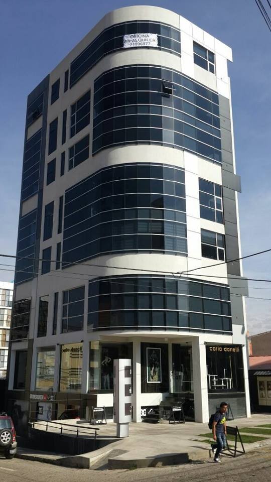 calle J. Mendoza # 1450 esq. E. Peñaranda Edificio EQUUS oficina 702 ...