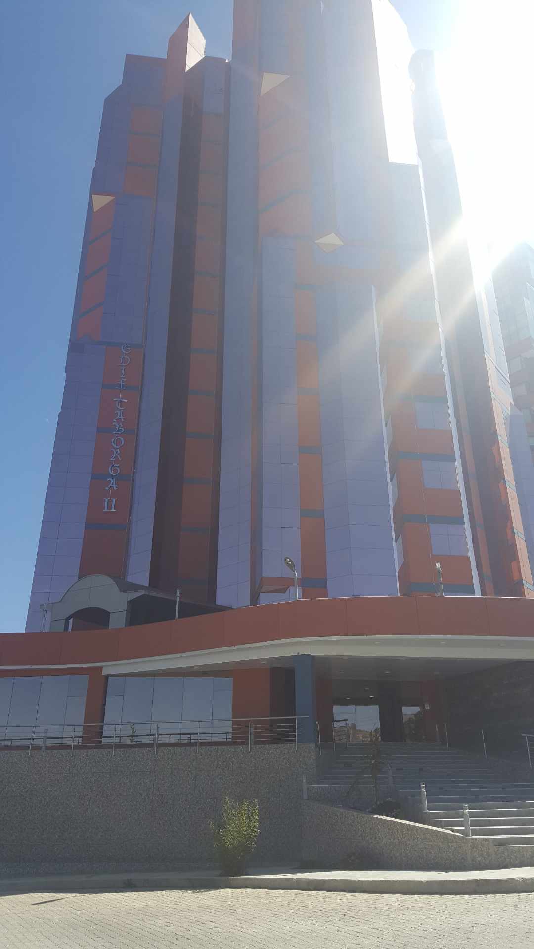 Urb. San Alberto. Zona Zur. Edif. TABORGA II. | UltraCasas.com $us 460,000 [UC-586984]