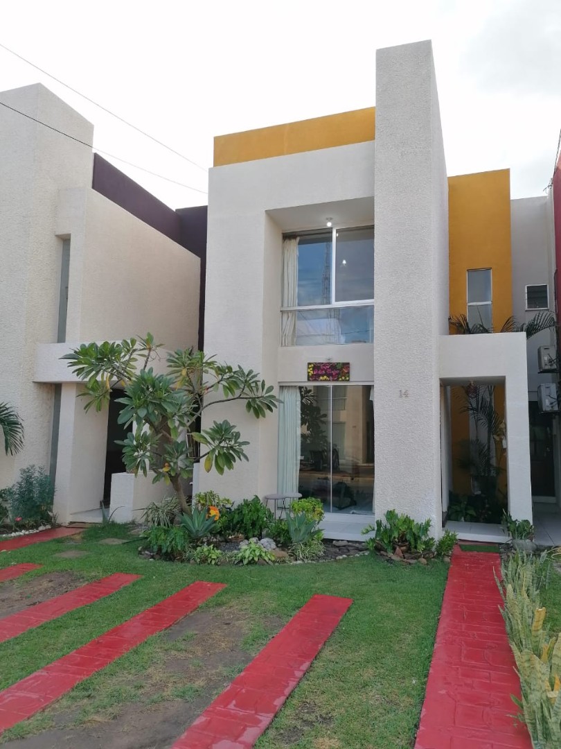 CASA EN VENTA 3 DORMITORIOS EN CONDOMINIO AV. BANZER 6TO ANILLO | UltraCasas.com $us 103,000 [UC ...