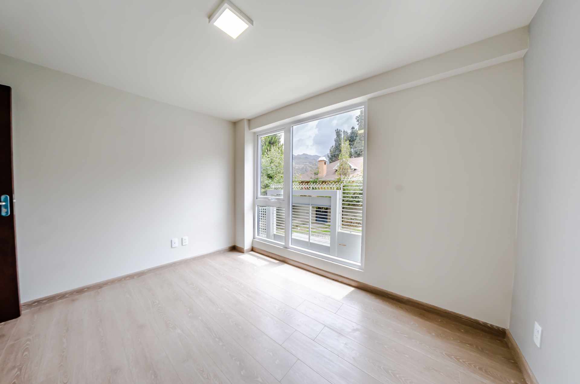 MADRES IV - Calle 41 achumani | UltraCasas.com $us 84,500 [UC-978318]