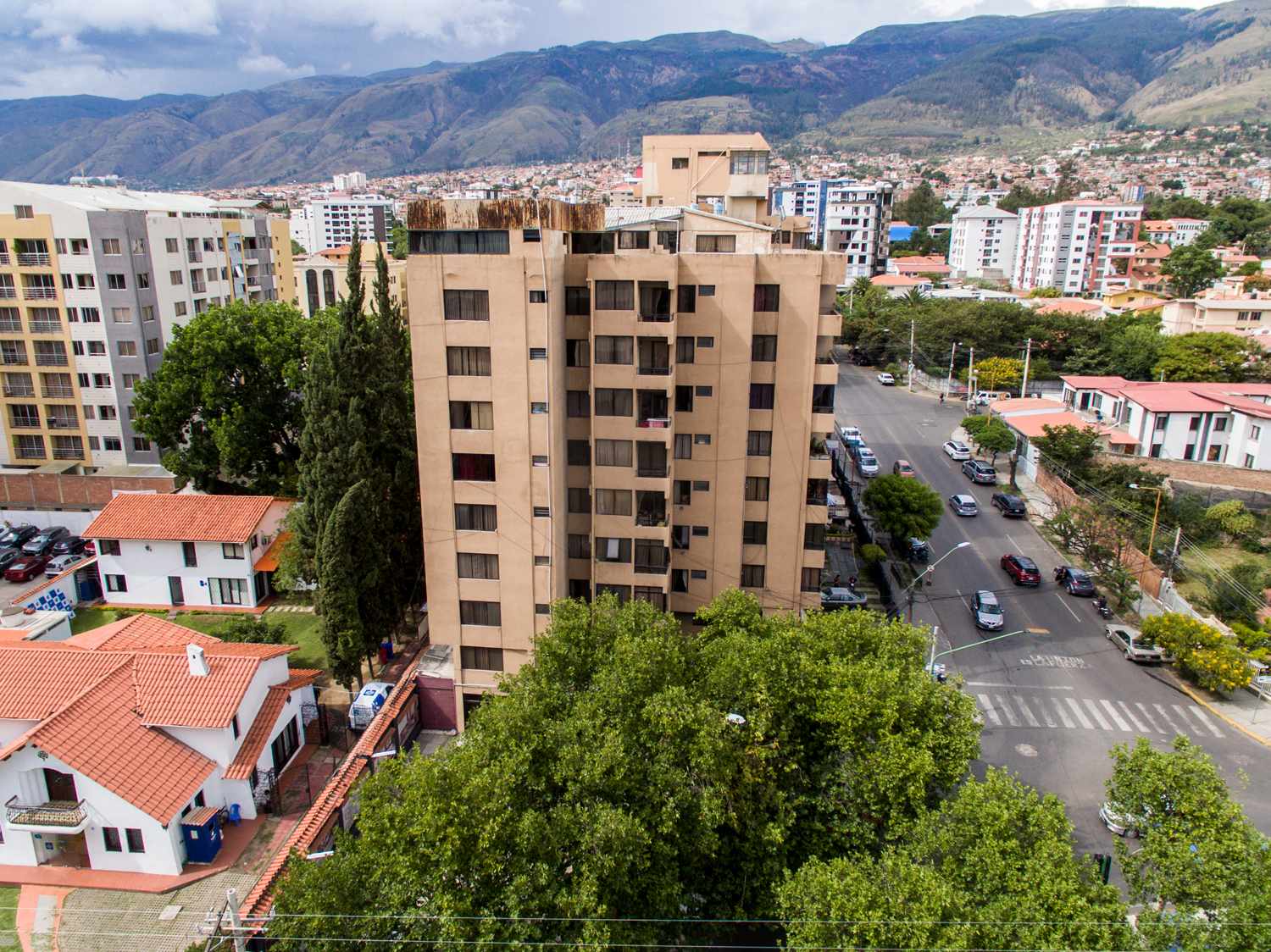 Av. Santa Cruz Esq. Av. America | UltraCasas.com $us 107,000 [UC-635821]